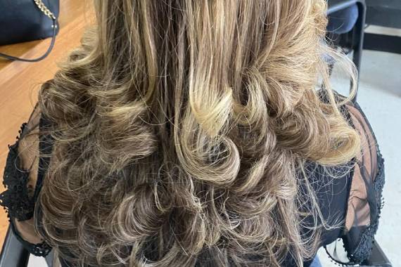 Sammy Hair Salón Barber Shop and Nails Offers Highlights in Houston, TX ...